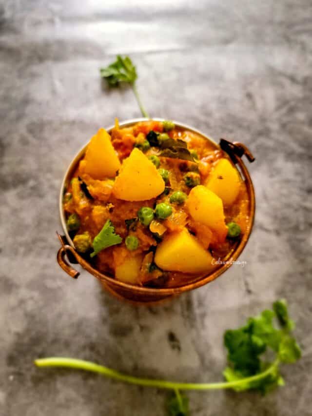Potato Peas Kurma | Urulai Pattani Masala Recipe - Cakeworkorange